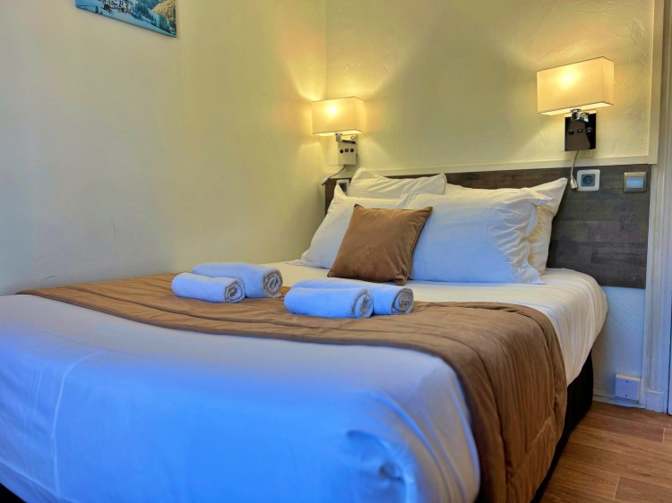 Les Callunes – Annot – Hôtel** – Bar – Restaurant