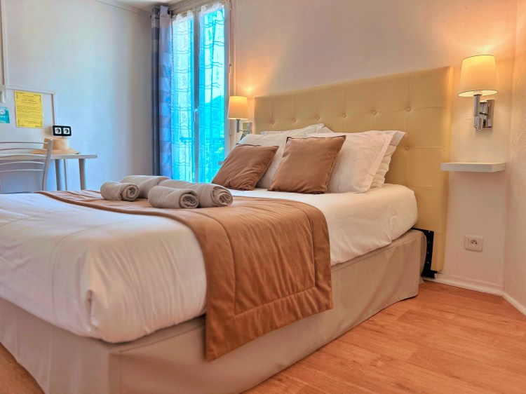 Les Callunes – Annot – Hôtel** – Bar – Restaurant